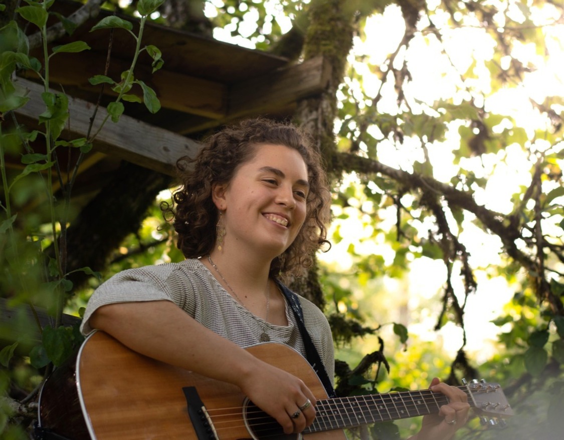 Gold Bar Musician Captain Huckleberry | GigTown