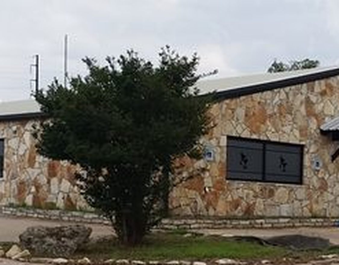 Live Music at Grumpy Grouper | Lakeway Live Music Venues on GigTown