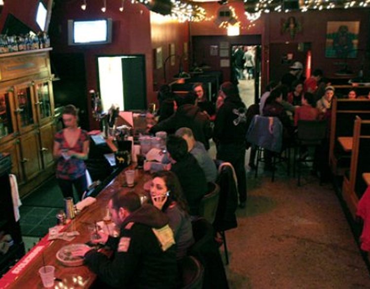 Live Music at Beat Kitchen | Chicago Live Music Venues on GigTown